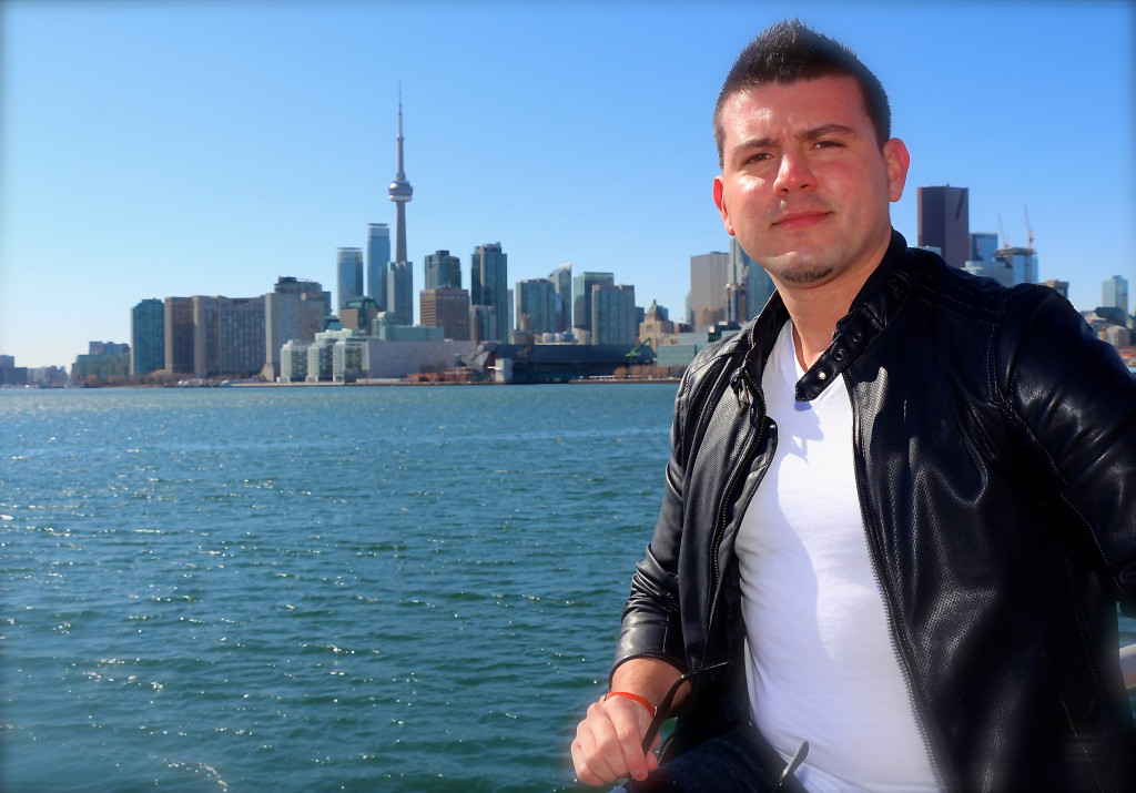 El DJ Alejo le pone su salsa a Toronto | Correo Canadiense