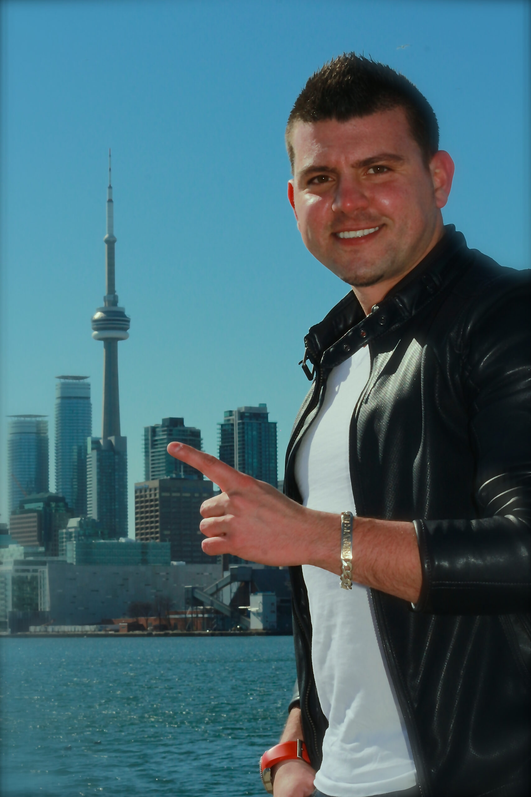 El DJ Alejo le pone su salsa a Toronto | Correo Canadiense