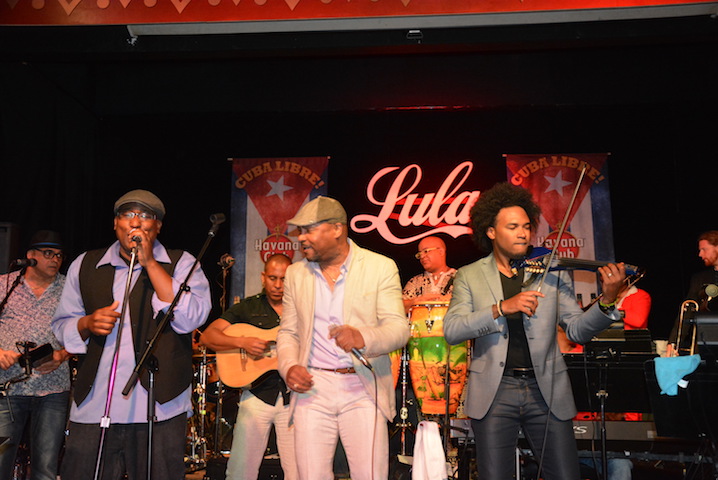 LULA WORLD: La música, como el mundo, un pañuelo | Correo Canadiense